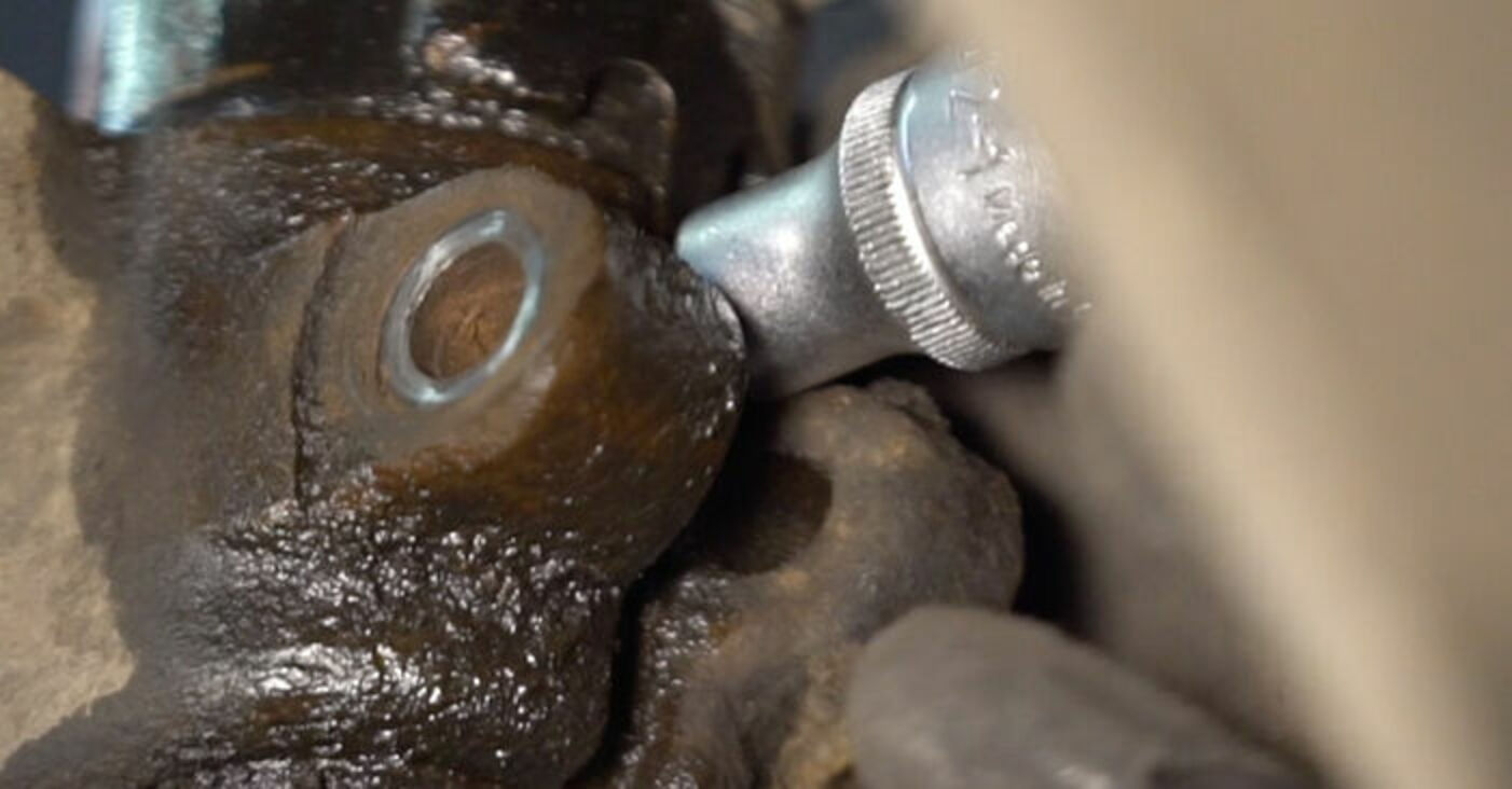 How to change front coil springs on Citroen C3 1 – replacement guide