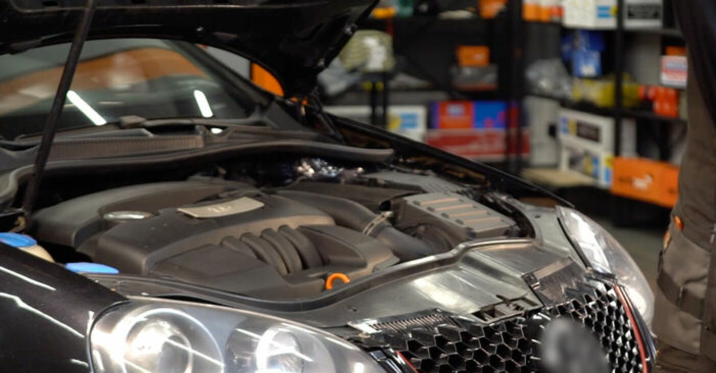 How to change serpentine belt on VW Golf 5 – replacement guide