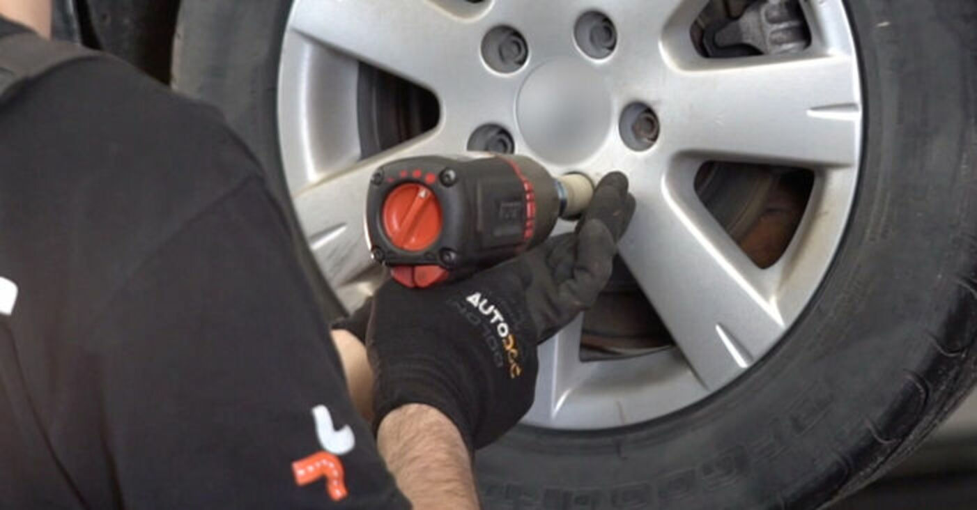 How to change rear suspension lower control arm on VW Golf 5 ...