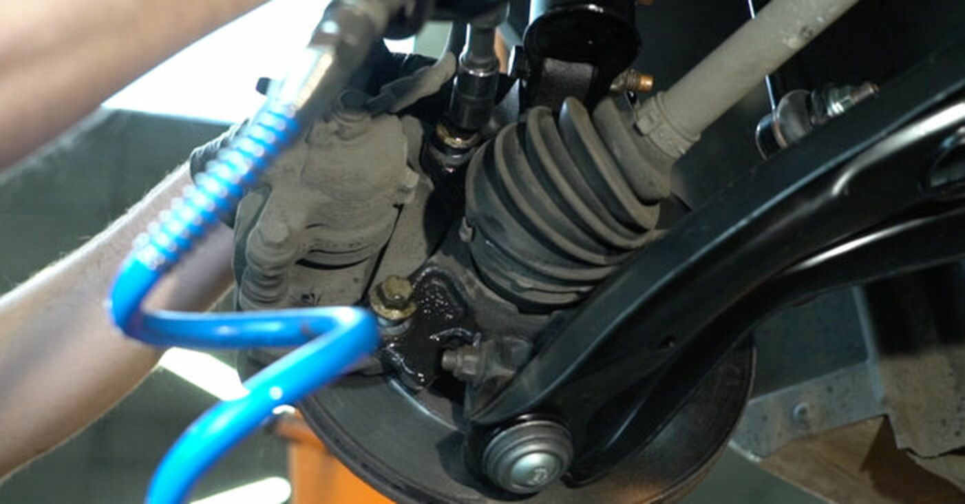 How to change front wheel bearing on Ford Fiesta JA8 – replacement guide