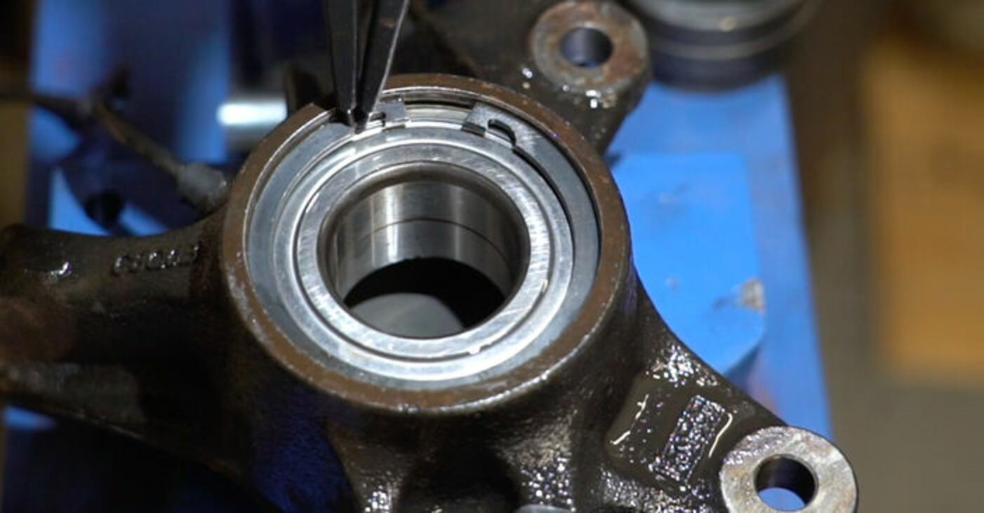 How to change front wheel bearing on Ford Fiesta JA8 – replacement guide