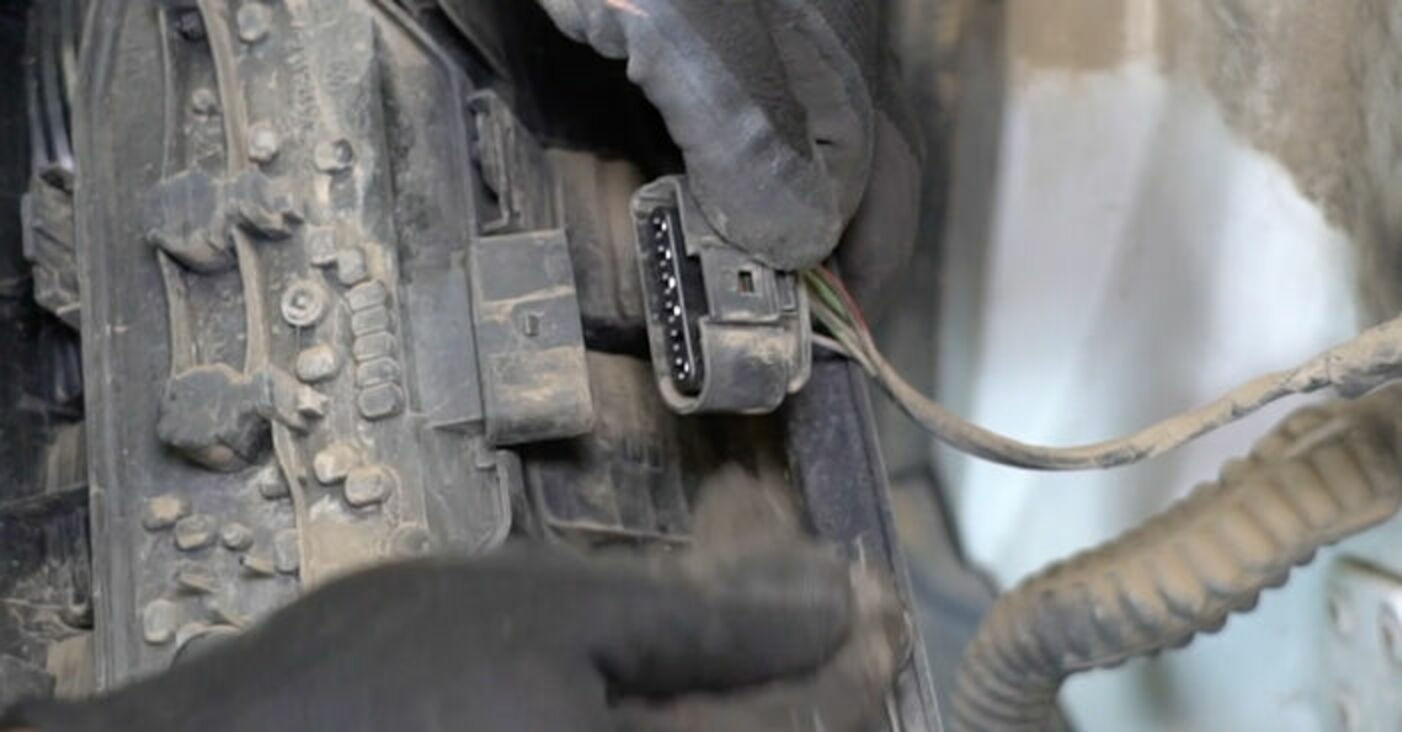 How to change rear light on VW T5 Transporter – replacement guide