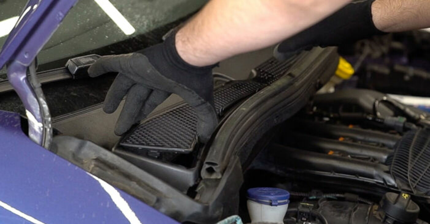 How to change front suspension strut on Peugeot 208 1 – replacement guide