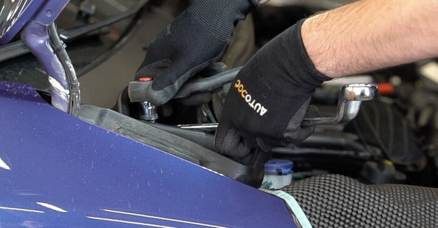 How to change front suspension strut on Peugeot 208 1 – replacement guide