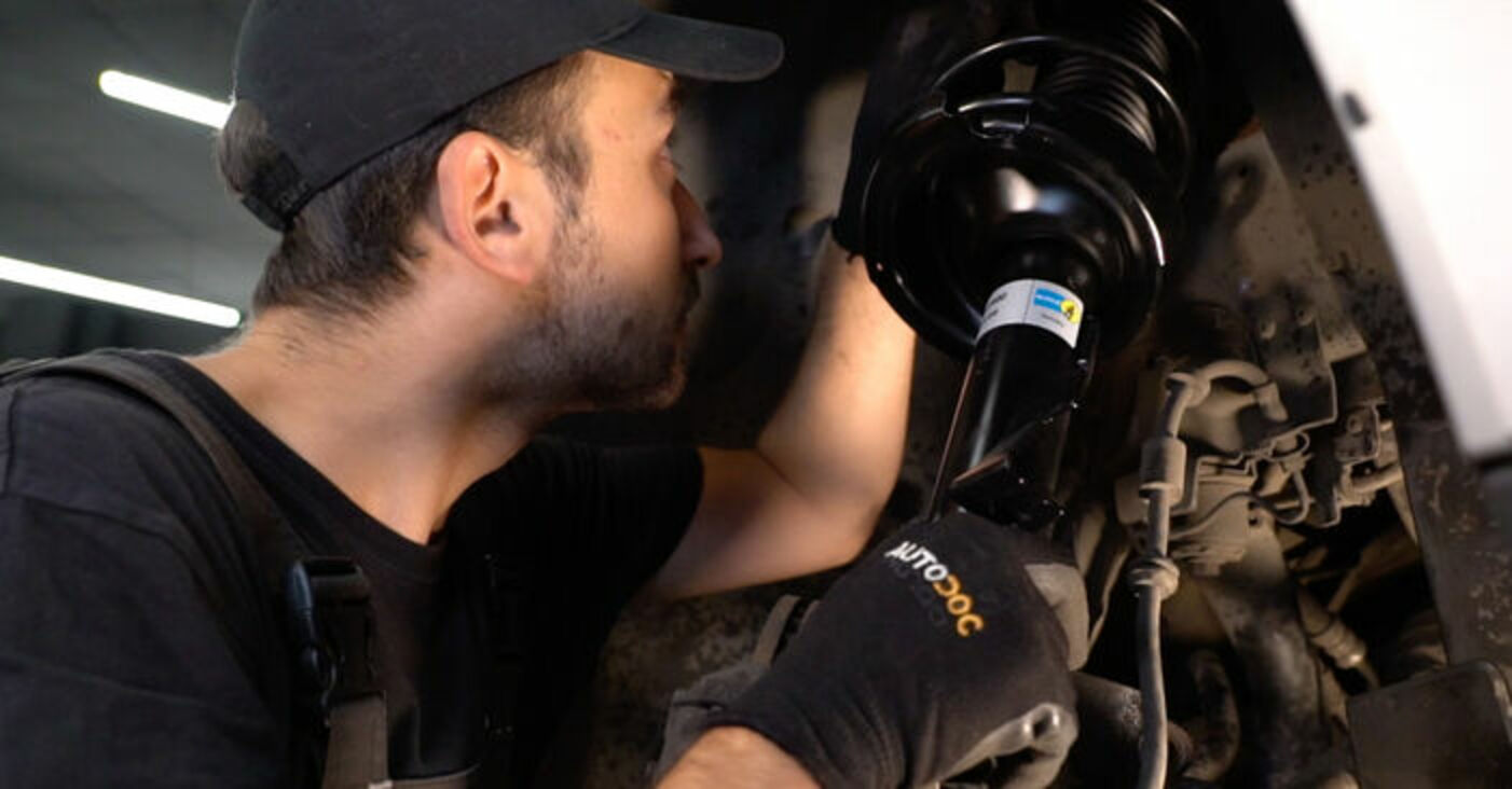 How to change front suspension strut on Volvo V50 MW – replacement guide