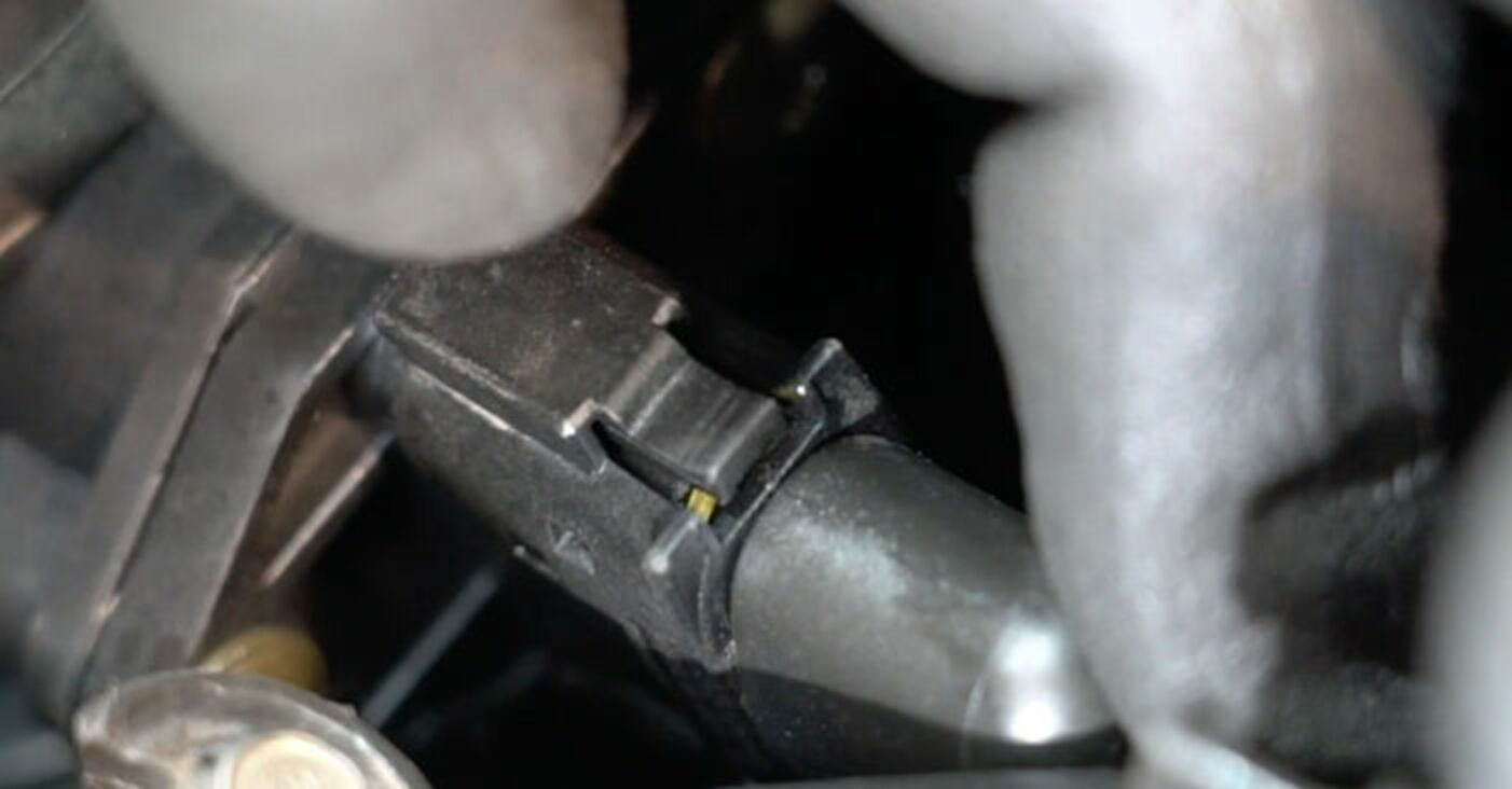 How to change mass air flow sensor on Mercedes W203 – replacement guide
