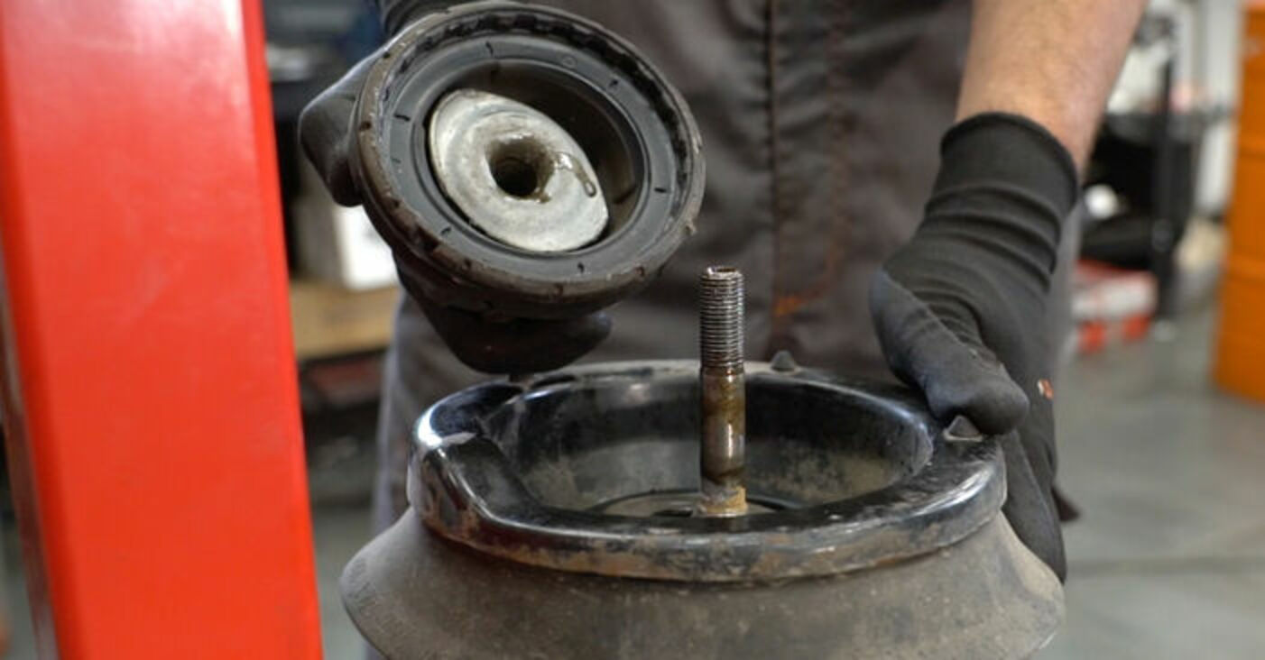 How to change front strut mount on Mercedes W203 – replacement guide