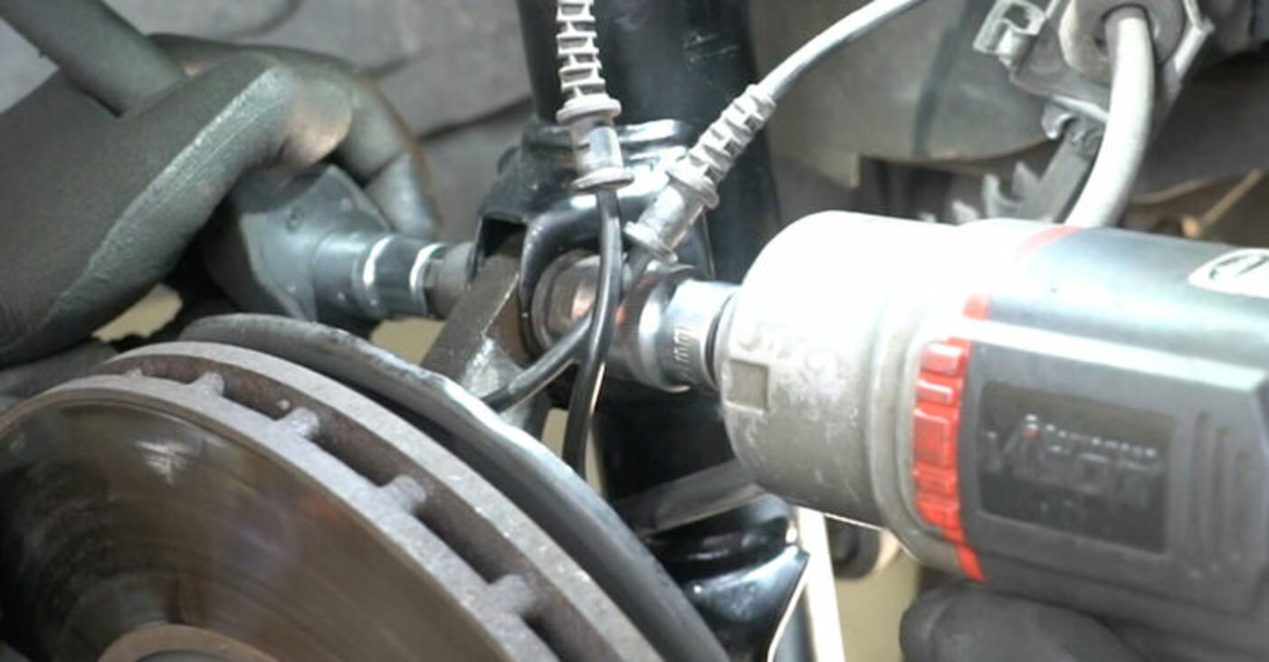 How to change front strut mount on Mercedes W203 – replacement guide