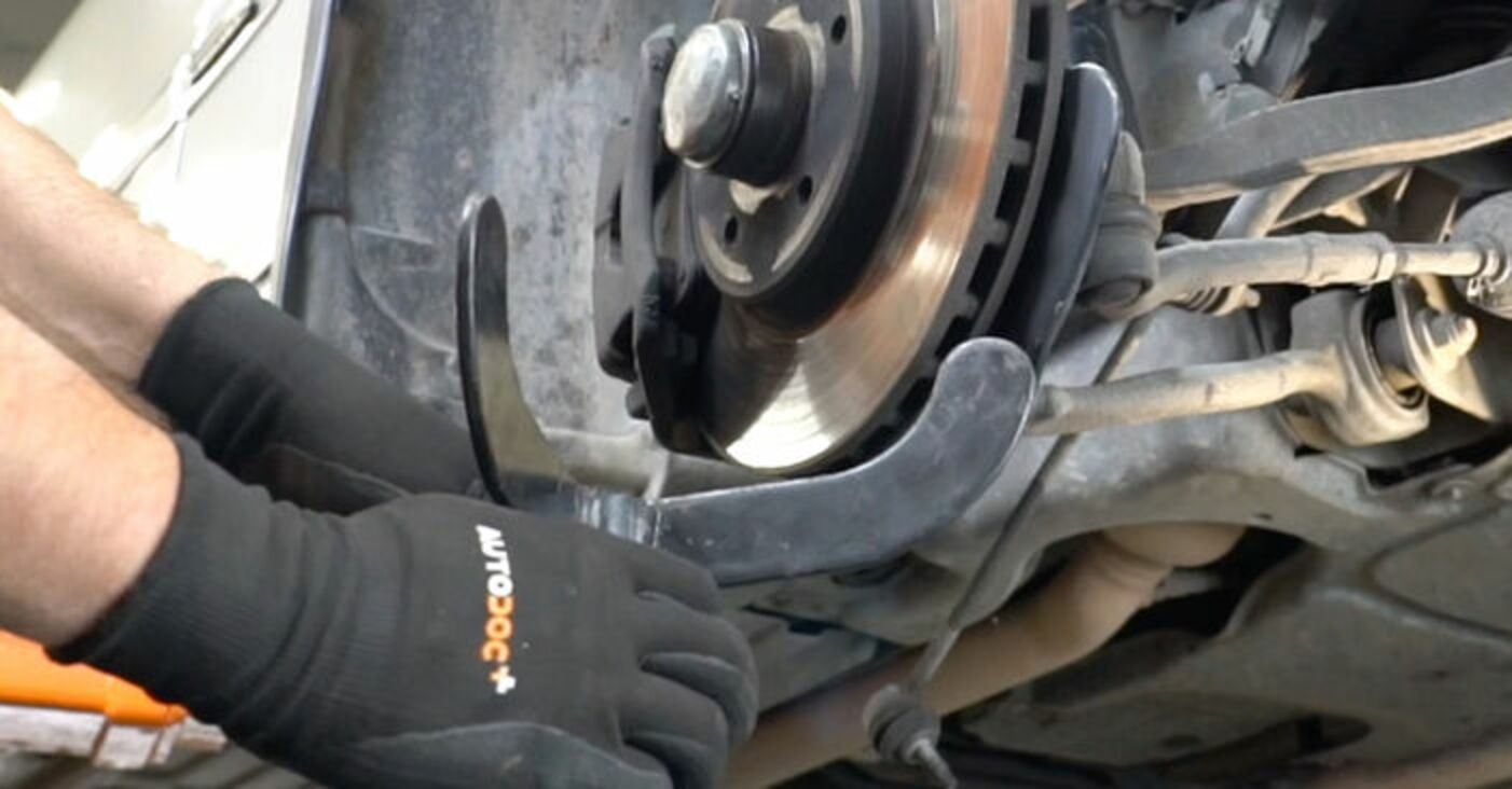 How to change front strut mount on Mercedes W203 – replacement guide