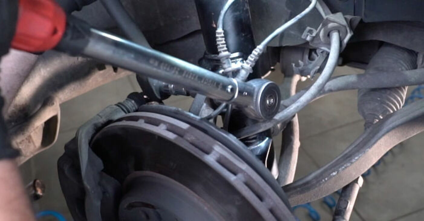 How to change front strut mount on Mercedes W203 – replacement guide