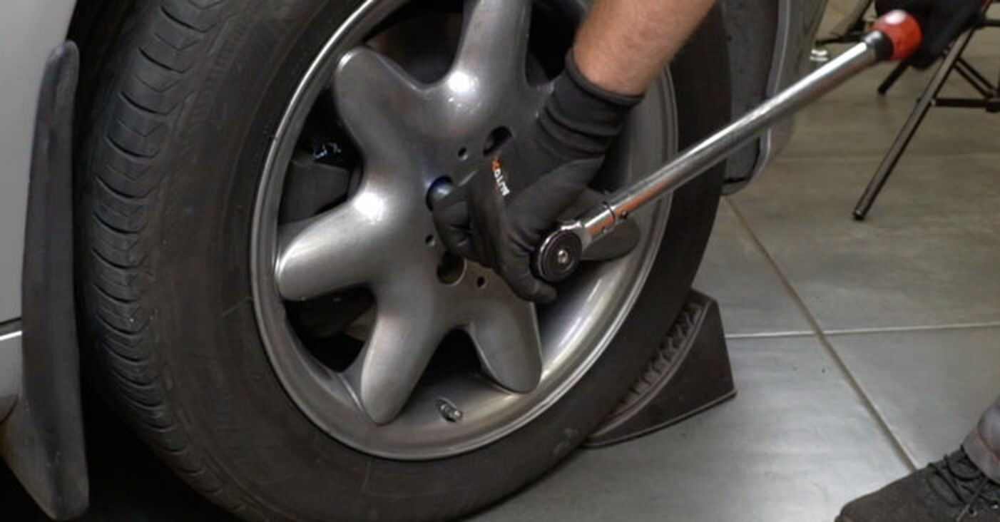 How to change front strut mount on Mercedes W203 – replacement guide