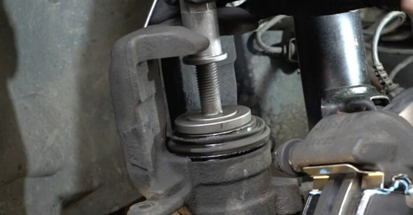 How to change front brake discs on Mercedes W203 – replacement guide