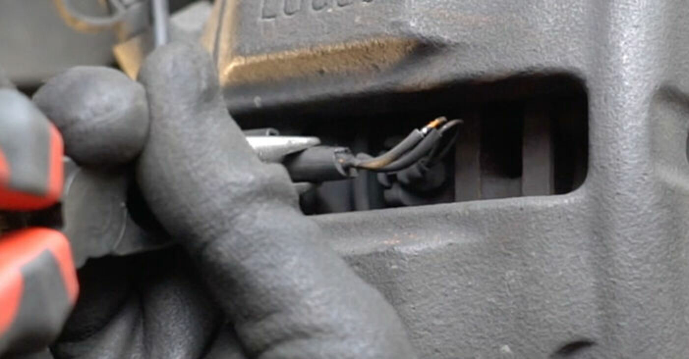 How to change front brake discs on Mercedes W203 – replacement guide