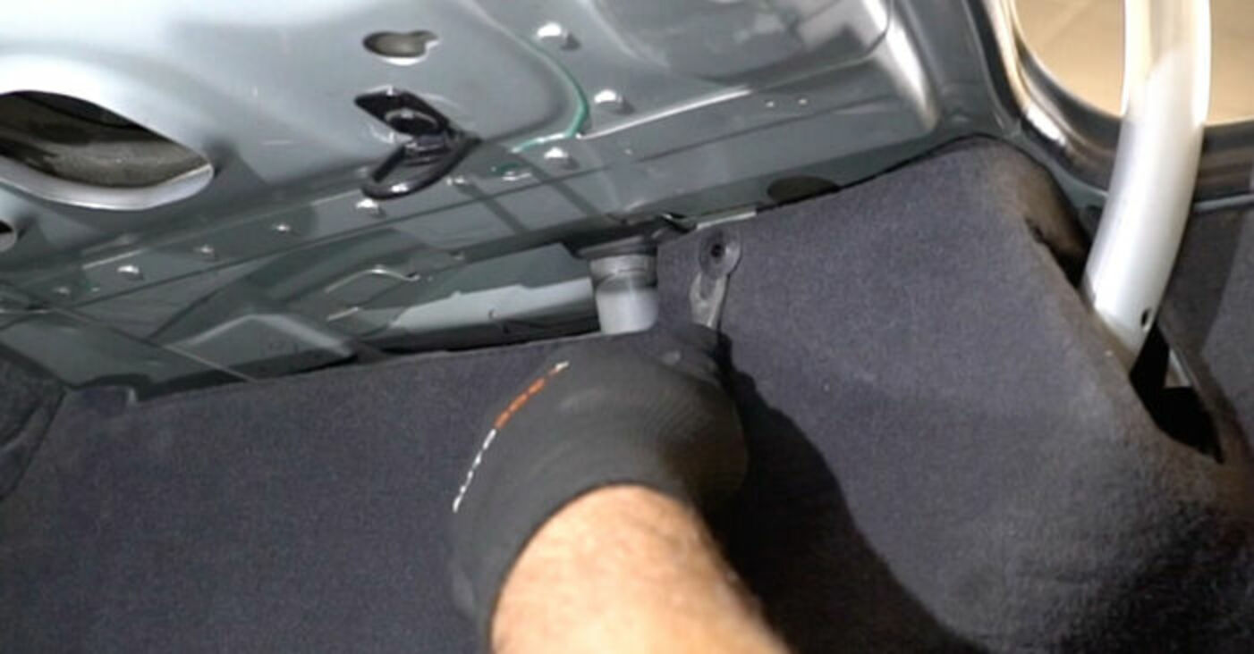 How to change rear shock absorbers on Mercedes W211 – replacement guide