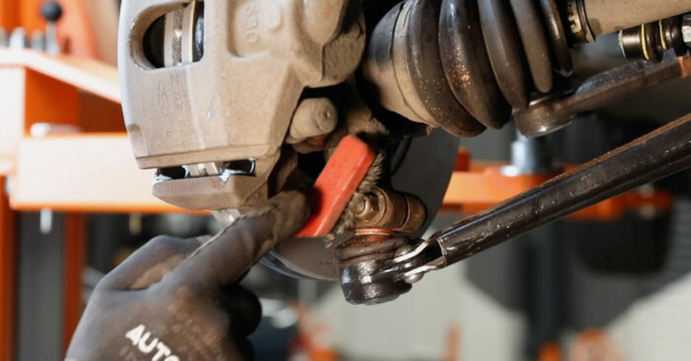 How to change front suspension strut on Ford Fiesta V JH JD ...