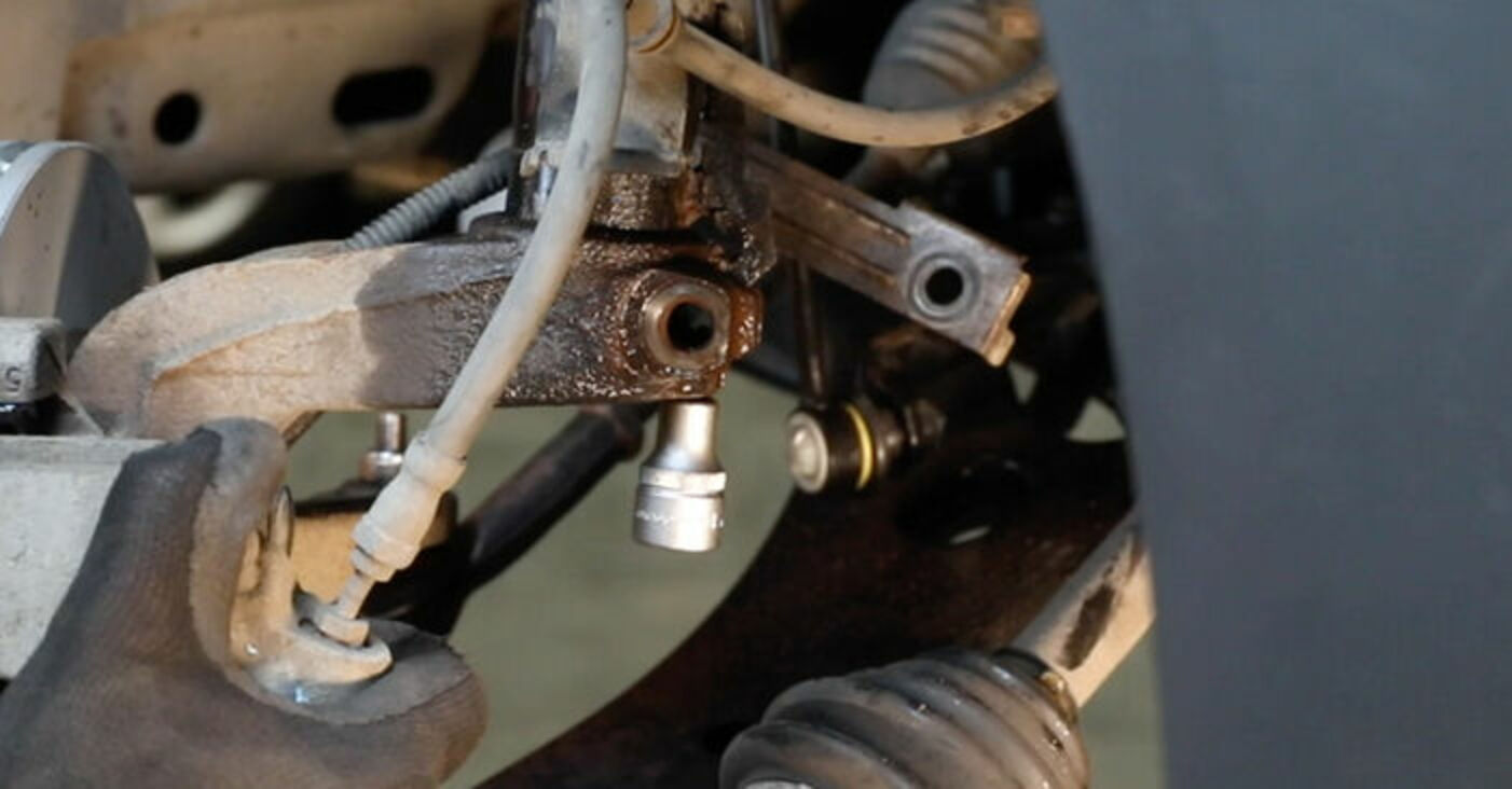 How to change front suspension strut on Ford Fiesta V JH JD ...