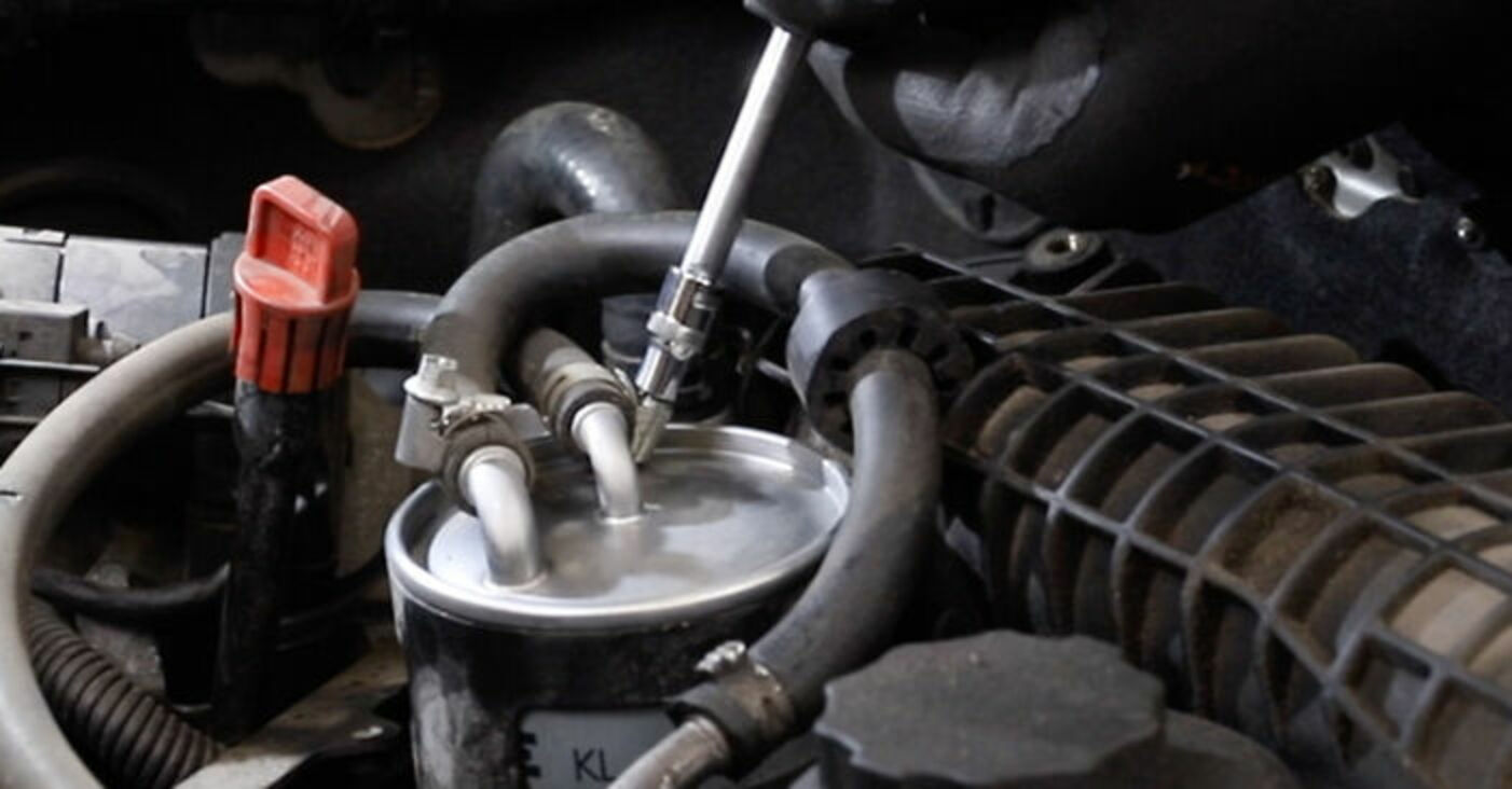 How to change fuel filter on MERCEDES-BENZ M-Class (W164) – replacement ...