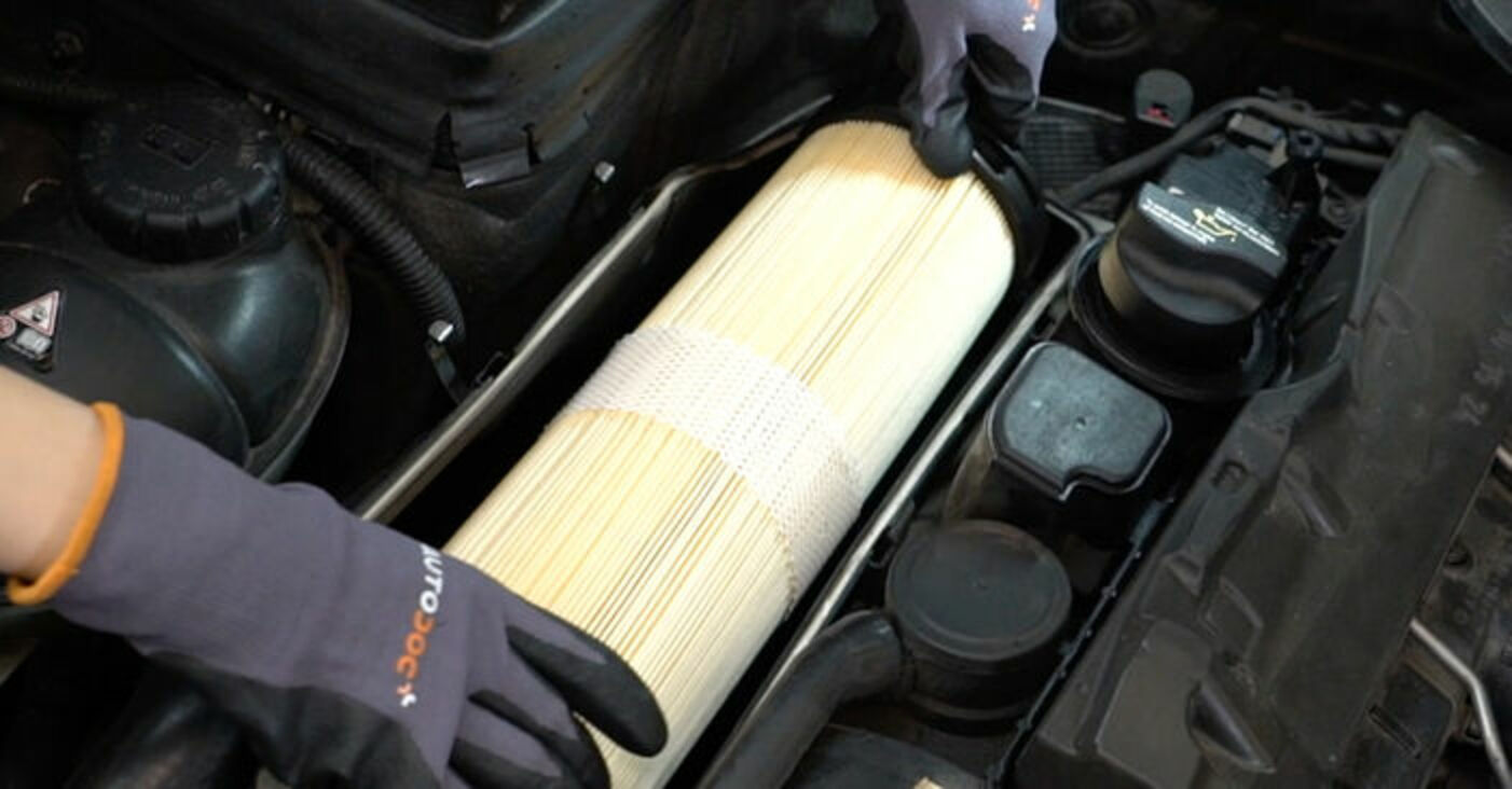 How to change air filter on Mercedes W204 – replacement guide