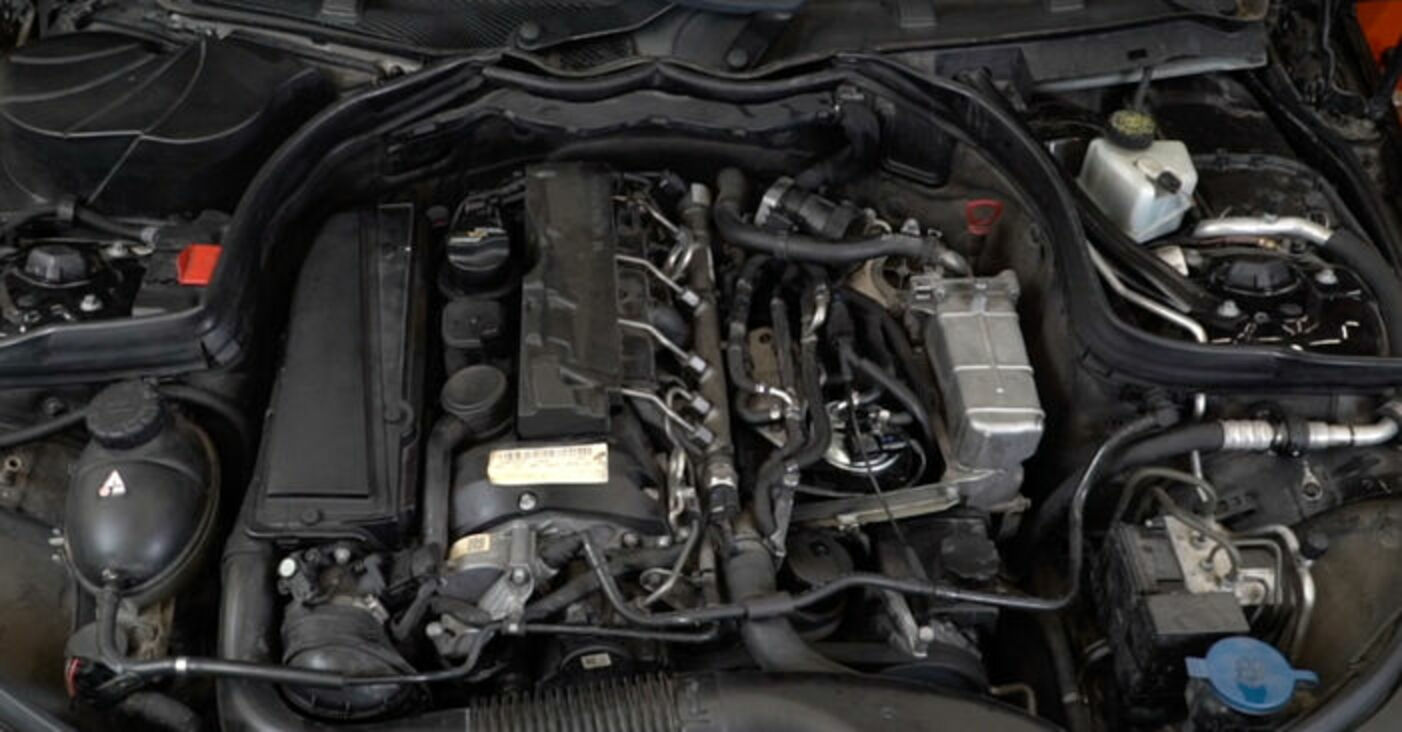 How to change engine oil and filter on Mercedes W204 – replacement guide
