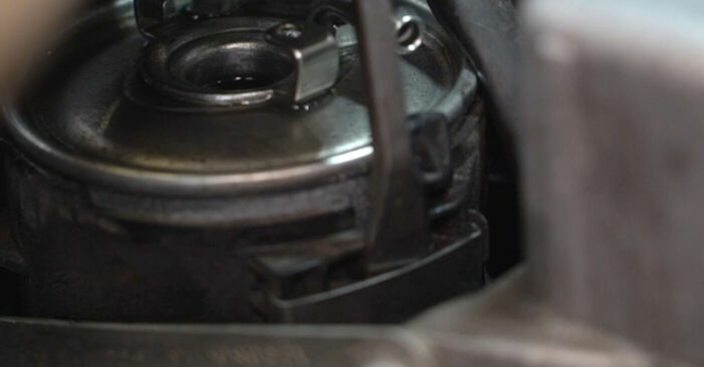 How to change fuel filter on Mercedes W204 – replacement guide