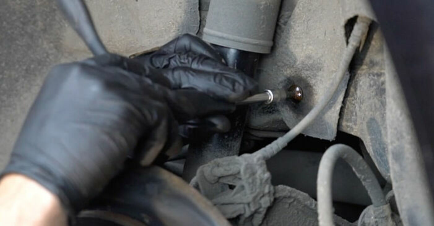 How to change rear shock absorbers on SKODA YETI (5L) – replacement guide