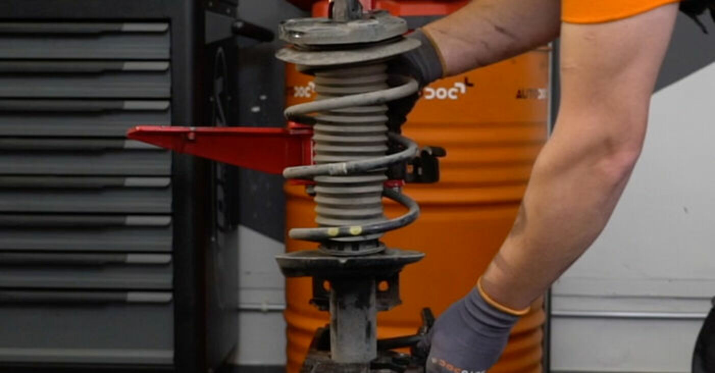 How to change front suspension strut on Mercedes W204 – replacement guide