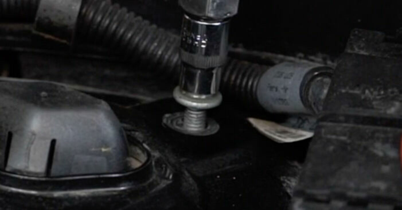 How to change front suspension strut on Mercedes W204 – replacement guide