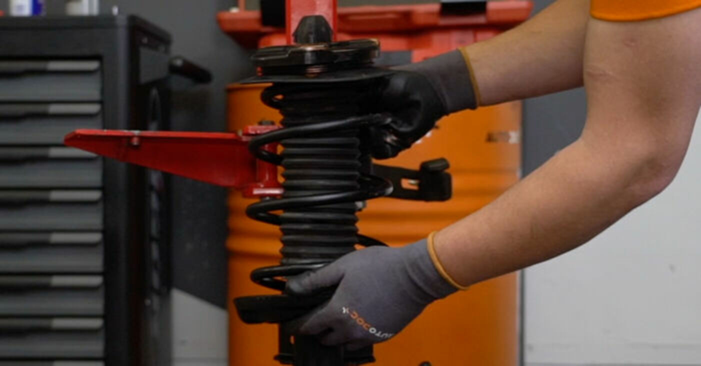 How to change front suspension strut on Mercedes W204 – replacement guide