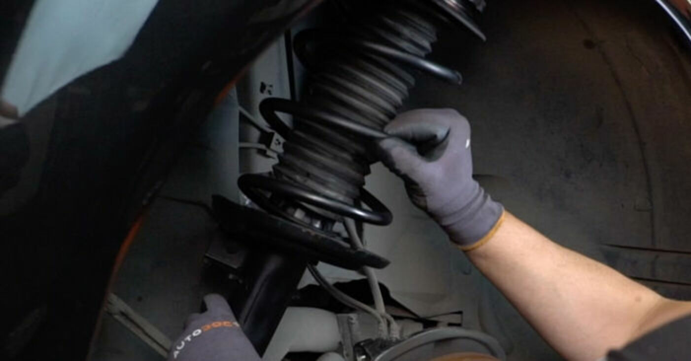 How to change front suspension strut on Mercedes W204 – replacement guide