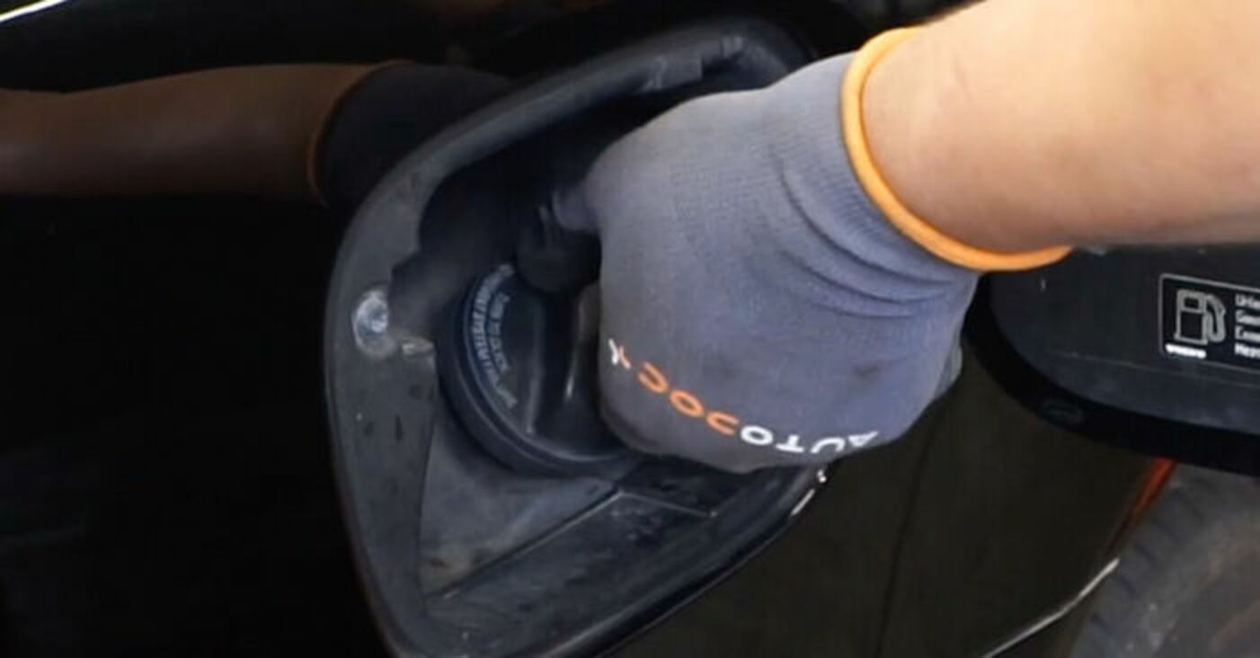 How to change fuel filter on VOLVO XC60 (156) – replacement guide