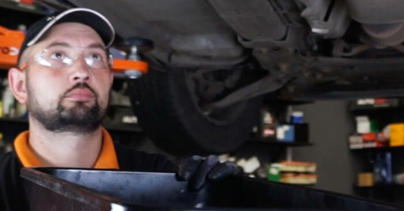 How to change fuel filter on VOLVO XC60 (156) – replacement guide