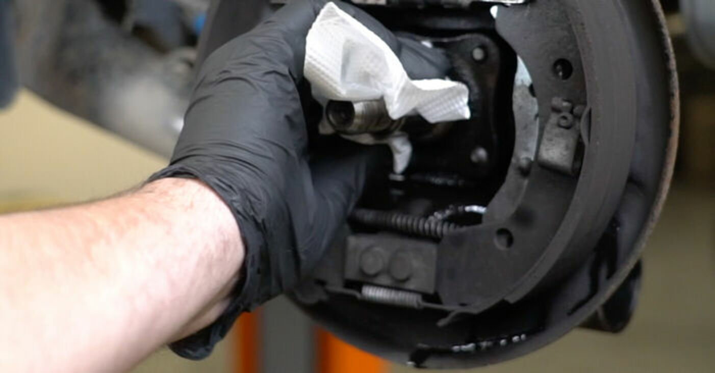 How to change rear wheel bearing on NISSAN Note (E11, NE11 ...