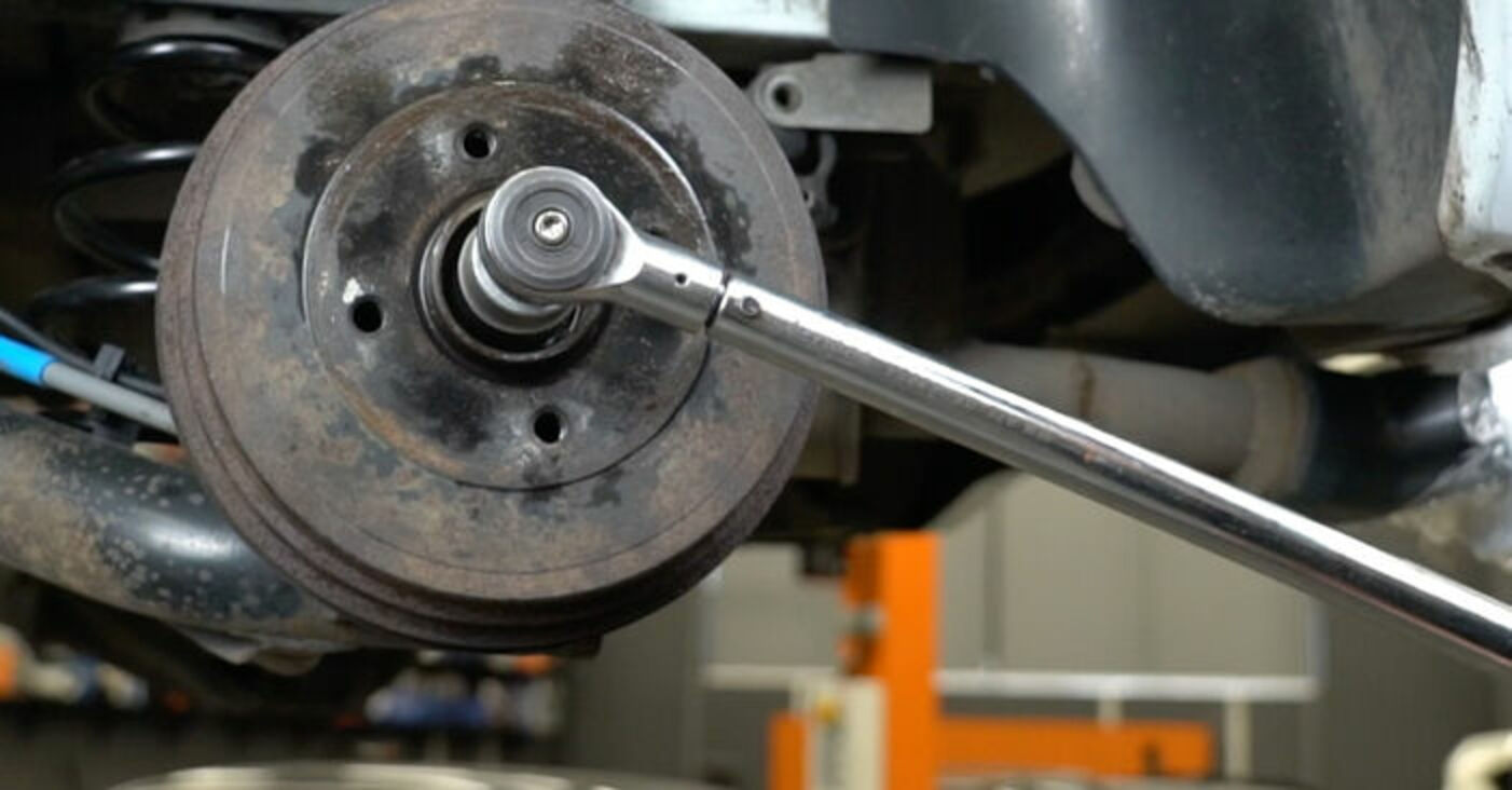 How to change rear wheel bearing on NISSAN Note (E11, NE11 ...