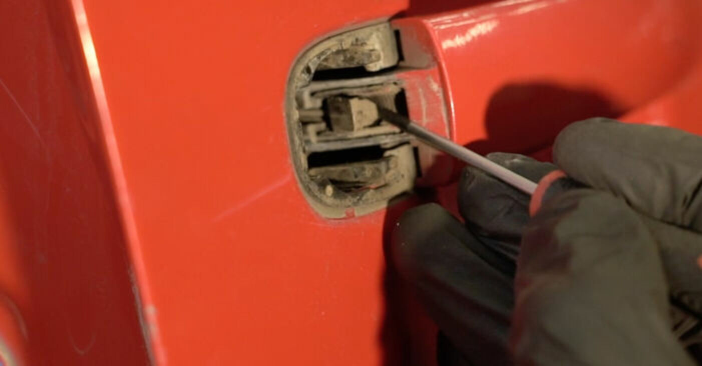 How to change front door lock on VW POLO (9N_) – replacement guide