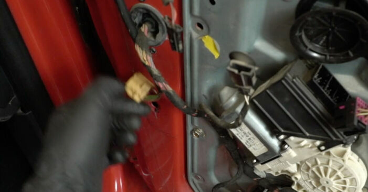 How to change front door lock on VW POLO (9N_) – replacement guide