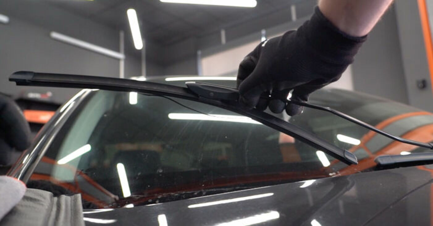 How to change front windshield wipers on DACIA DUSTER – replacement guide