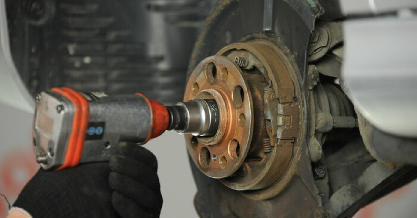 How to change rear wheel bearing on MERCEDES-BENZ S-Class Saloon (W221 ...