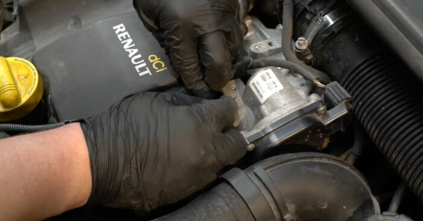 How to change glow plugs on NISSAN JUKE (F15) – replacement guide