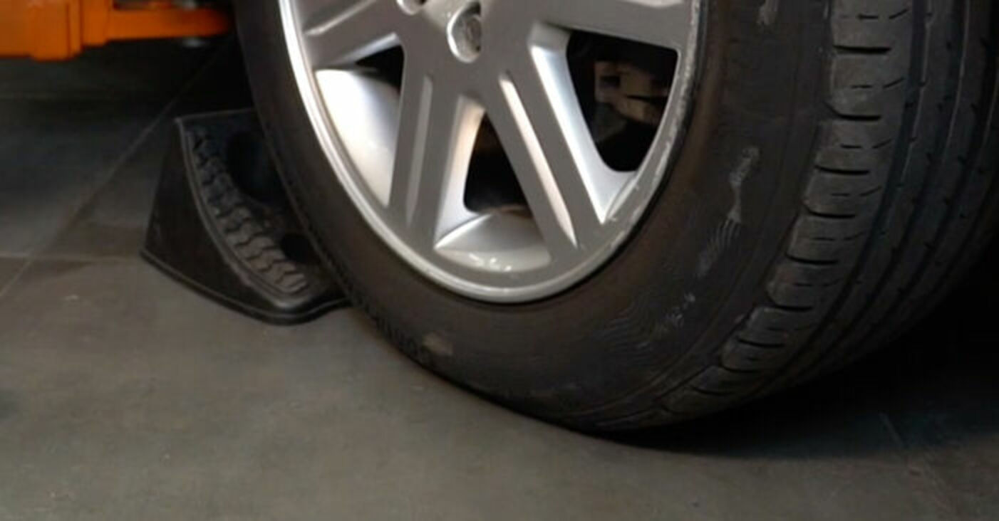 How to change front strut mount on HONDA STREAM (RN) – replacement guide