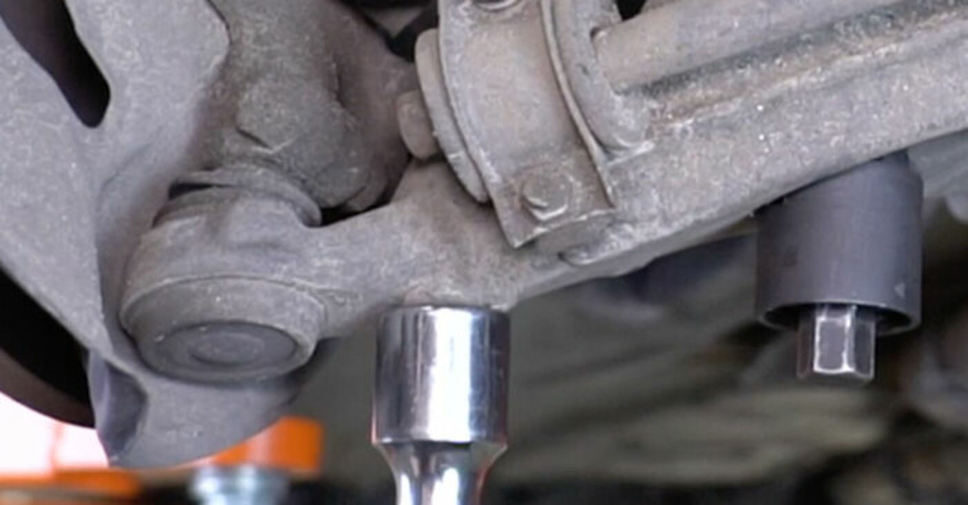 How to change front suspension strut on Mercedes W124 – replacement guide