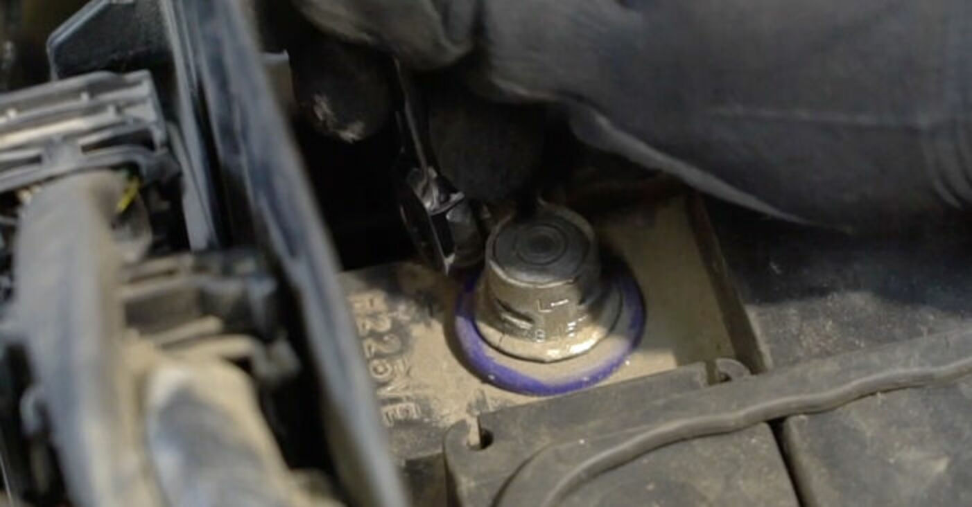 How to change engine thermostat on CITROËN DS3 – replacement guide