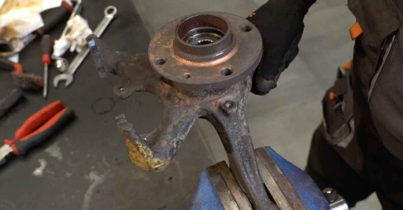 Anleitung: VW POLO Kasten (86CF) Radlager vorne wechseln - Anleitung ...