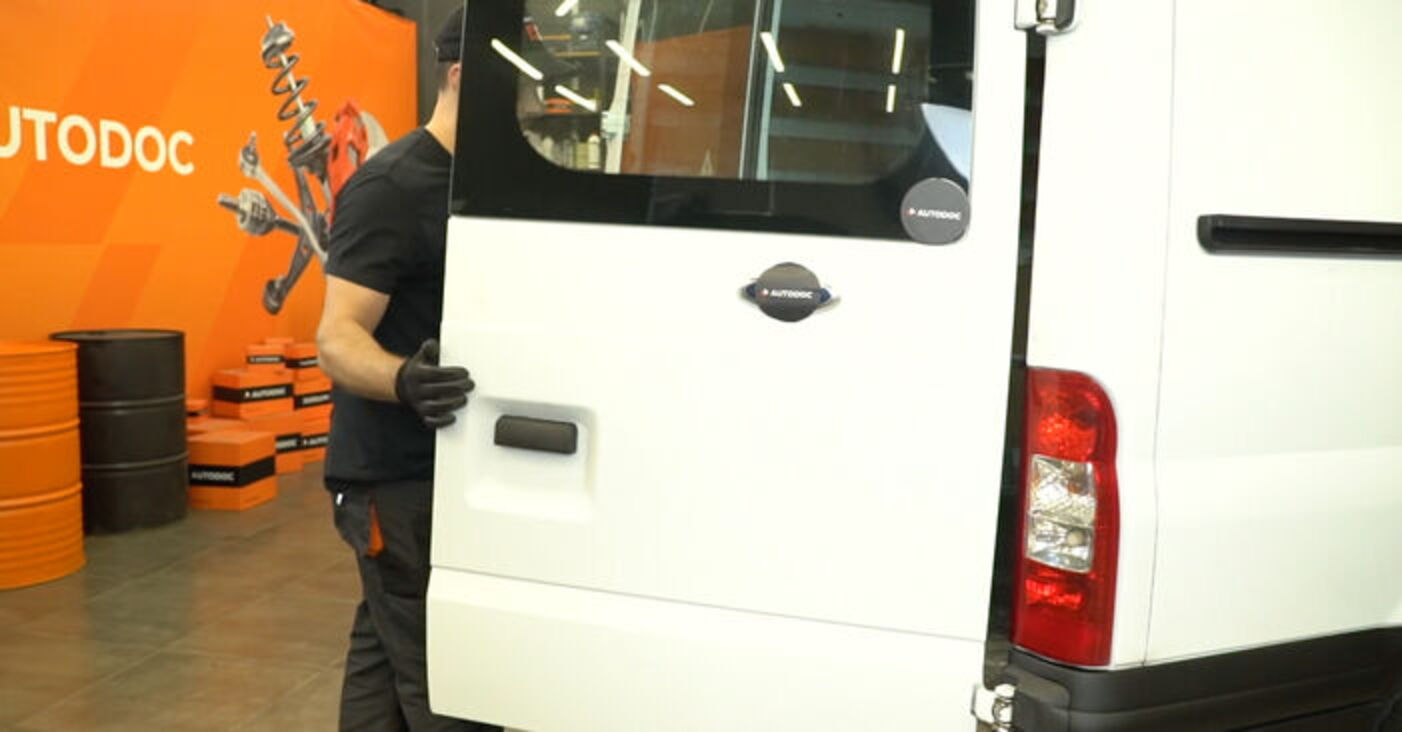 How to change rear light on Ford Transit Mk7 van – replacement guide