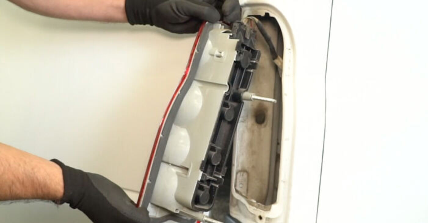How to change rear light on Ford Transit Mk7 van – replacement guide