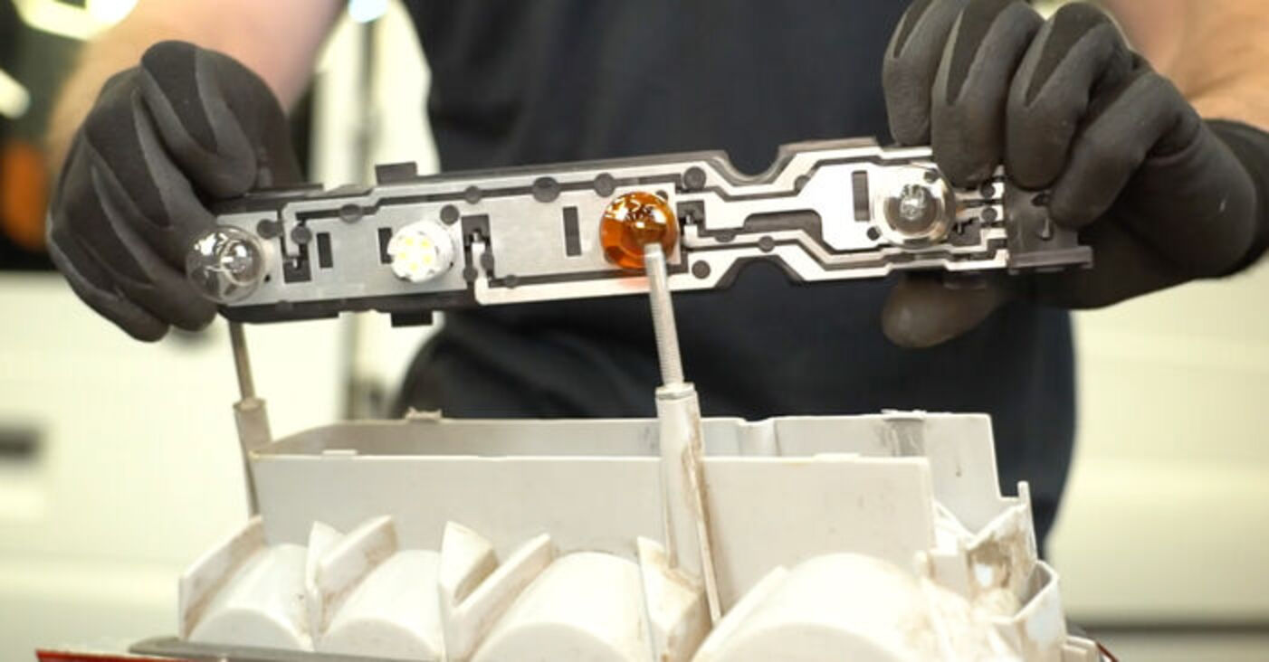 How to change rear light on Ford Transit Mk7 van – replacement guide