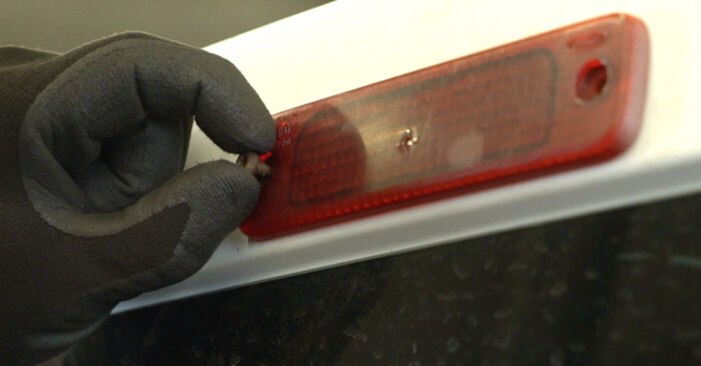 How to change the third brake light on the Ford Transit Mk7 van ...