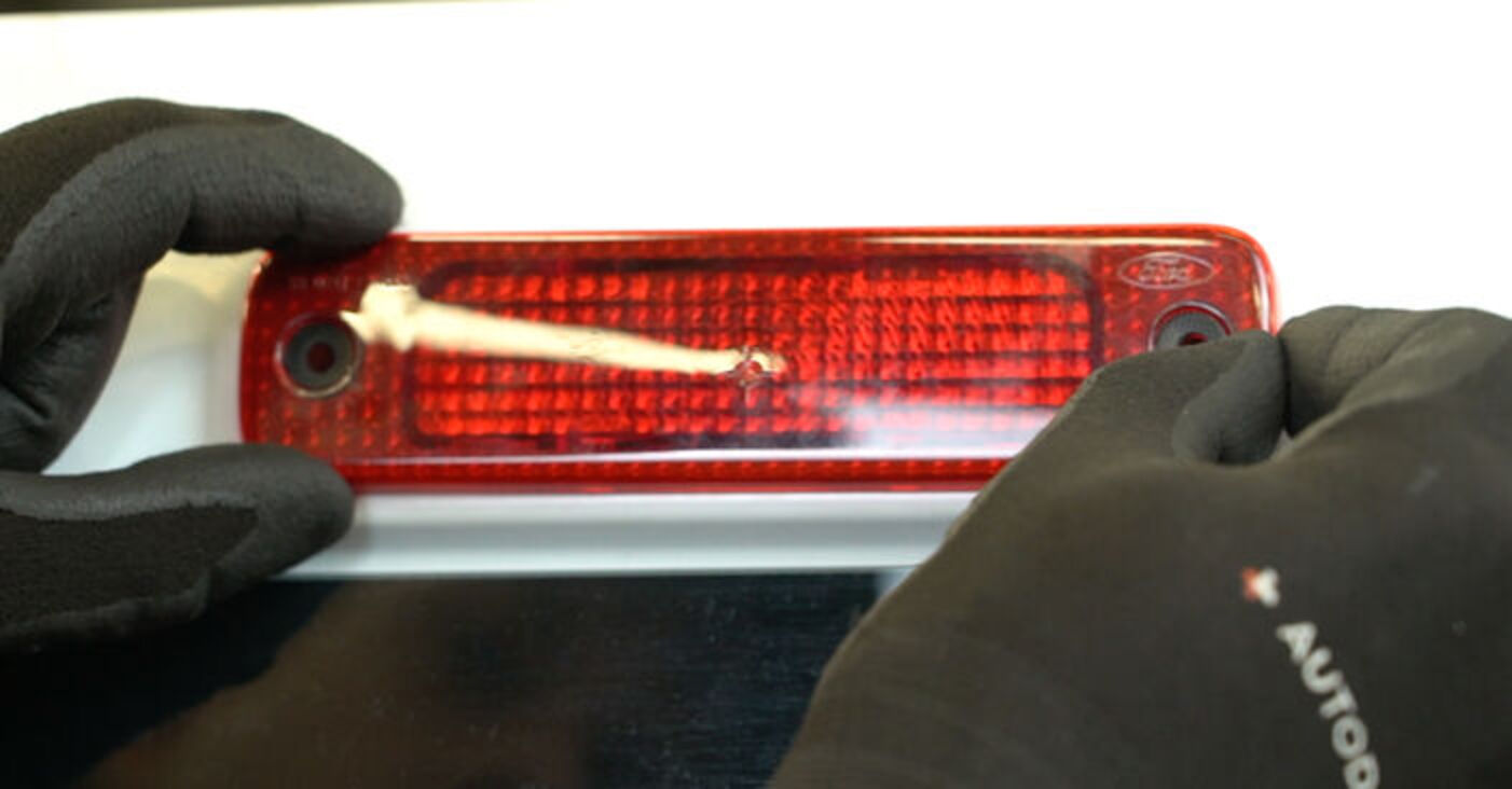 How to change the third brake light on the Ford Transit Mk7 van ...