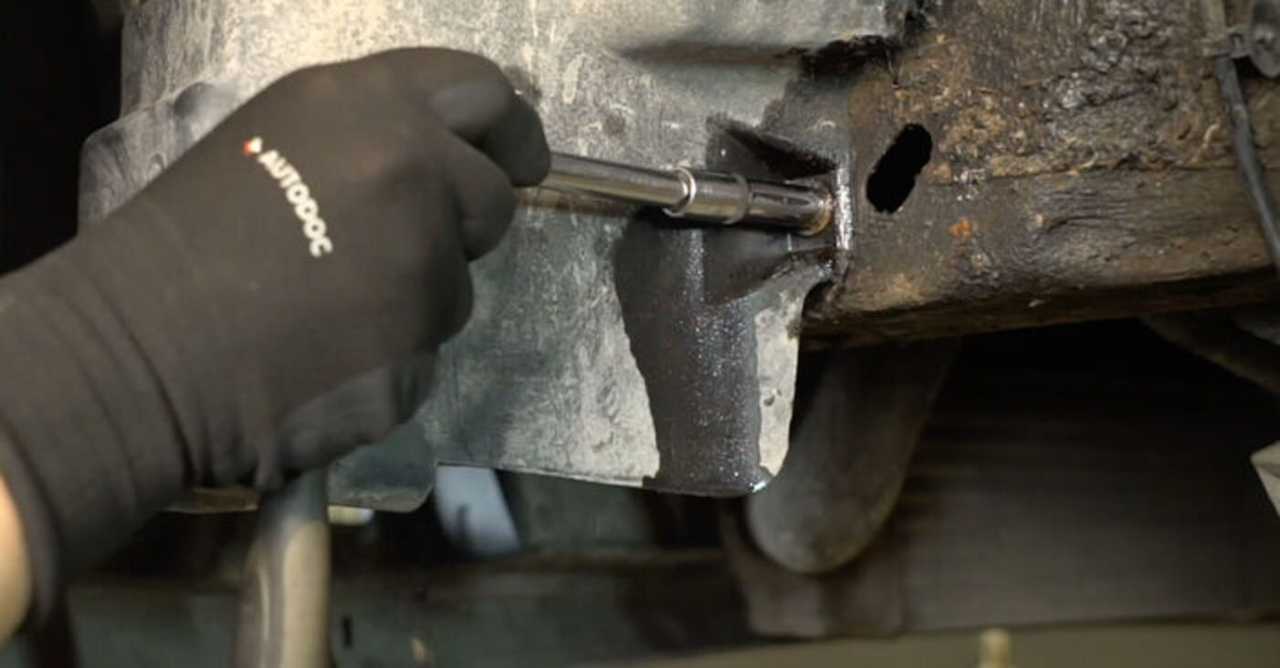 How to change windscreen washer pump on FORD Focus Mk1 Saloon (DNW ...