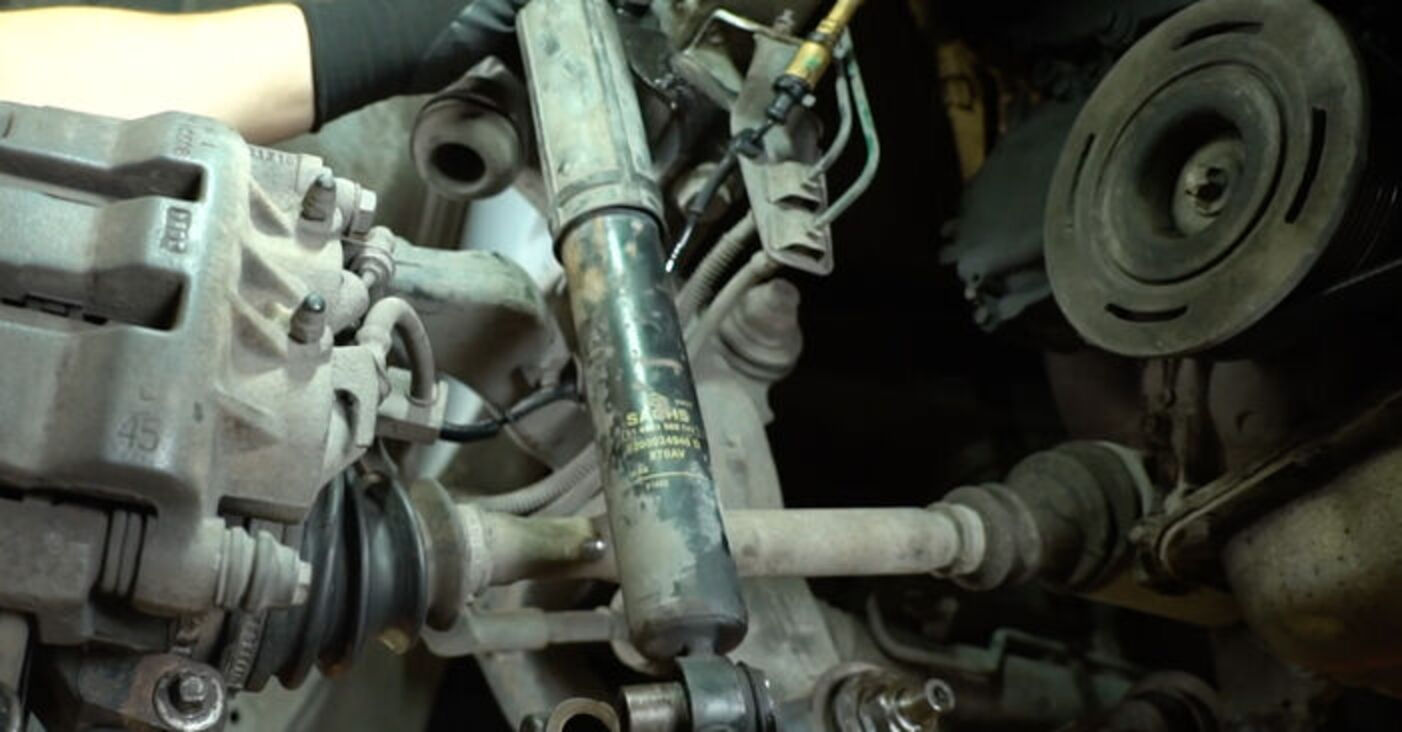 Comment changer : ressort de suspension avant sur Renault Master 2 van ...