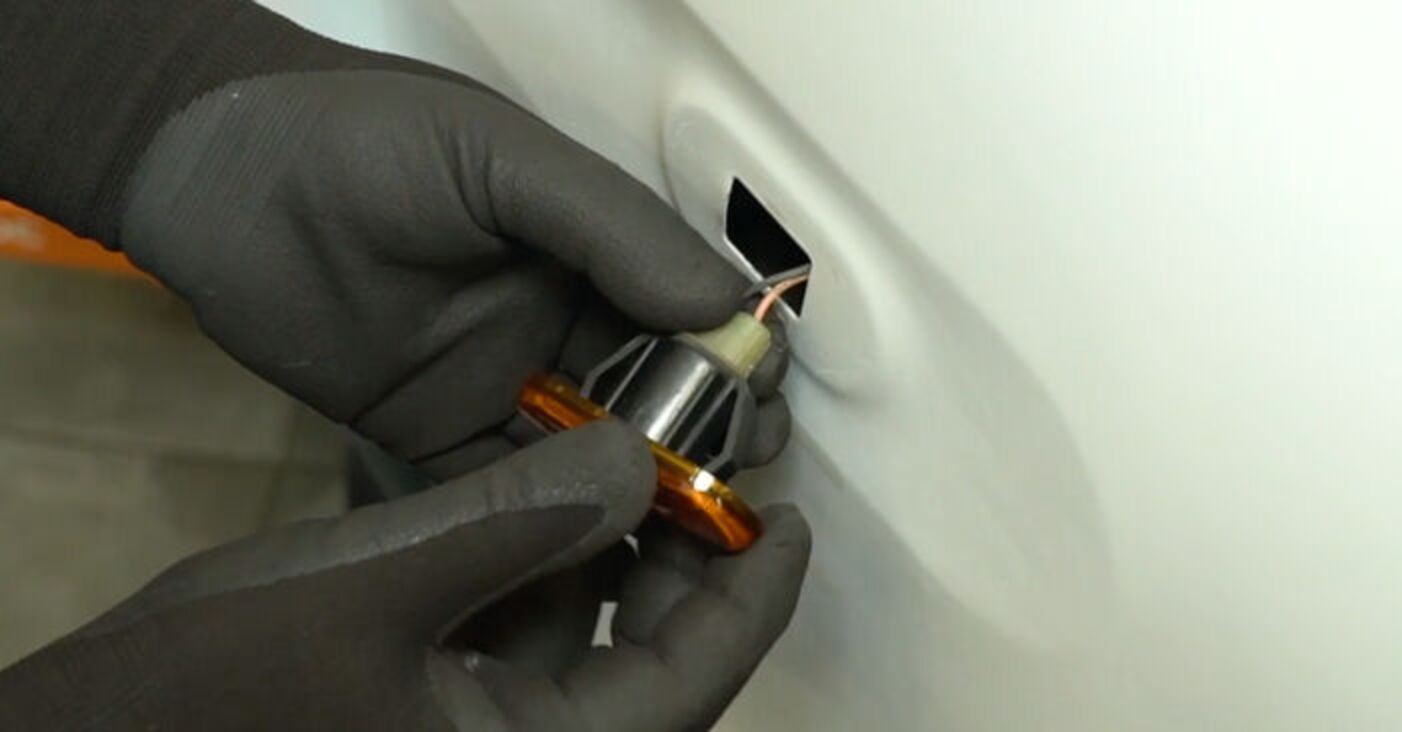 How to change auxiliary indicator on RENAULT Scénic I (JA0/1, FA0 ...